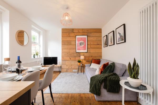 Long Stays-4bed-2bath-parking-by Fabaccommodation - Filton