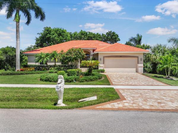 Home With Heated Pool And Steps To Beach/food/fun - Marco Island, FL