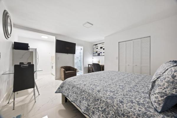 Nice,stylish King Bed Studio - Miami Gardens, FL
