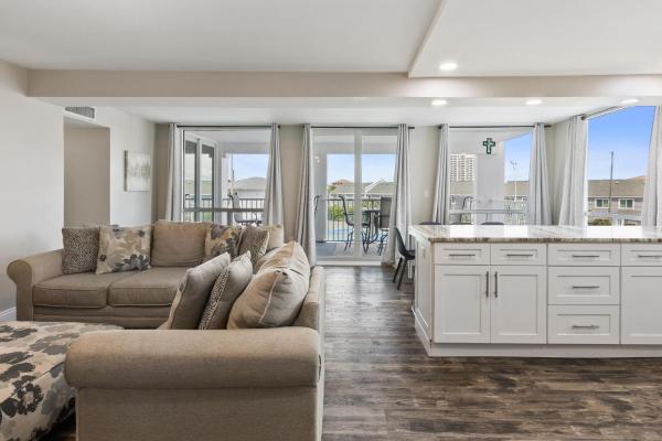 3031 Free Beach Setup 2024 Shoreline Towers - Destin, FL