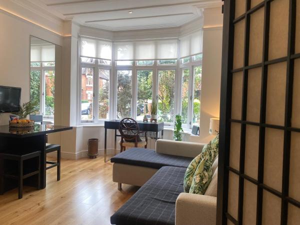 Interior Designed Flat Near Kew Botanical Gardens - Ruislip
