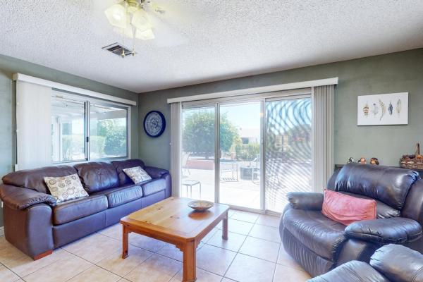 2br Lovely Home With Outdoor Patio And Fire Pit - Sun City, AZ