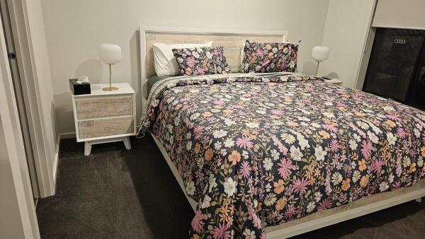 Private Master Bedroom With Ensuite In Officer - Victoria