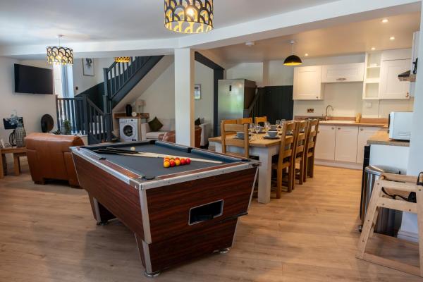 Cotswolds- Stroud-large 5 Bedroom House-pool Table-sleeps 10-near Canal Walks - Stroud, UK