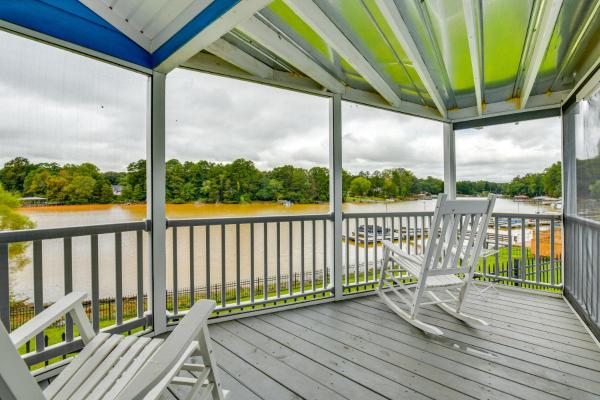 Waterfront Lake Norman Cabin With Screened Porch! - Lake Norman, NC