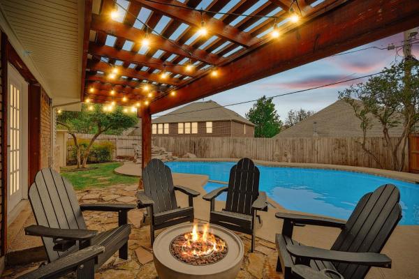 3-bd Backyard Oasis W Pool Patio Firepit - Grapevine, TX