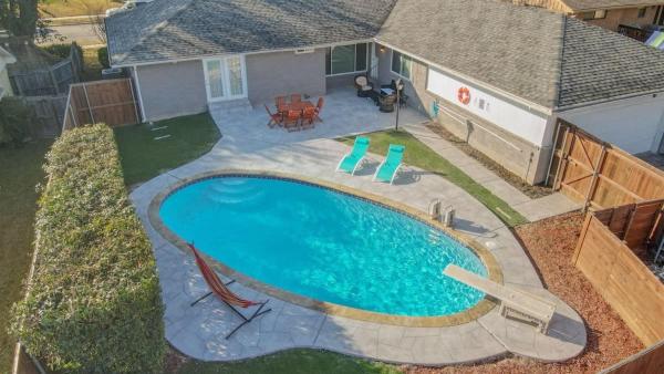 Dream Vacation Home With Pool For Large Groups - Garland, TX