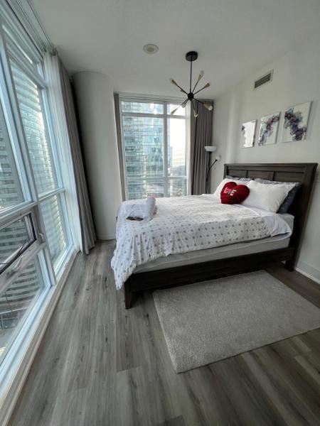 Prestigious 2-bdrm Condo - Across From Scotiabank Arena - Toronto