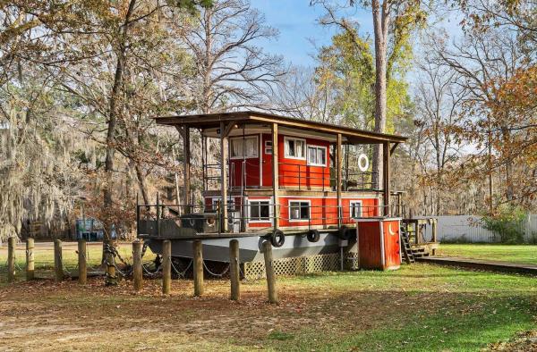 Shipwreck With Upper Deck, Lake View & Canoes! - Caddo lake
