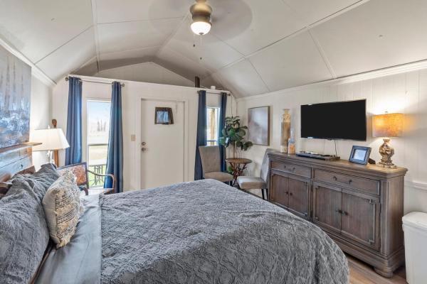 Pelican's Nest, Caddo Lake Cabins, With Kayaks - Louisiana