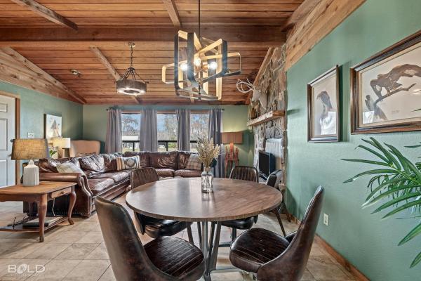 Moss Stone Lodge Wkayaks & Canoes - Caddo lake