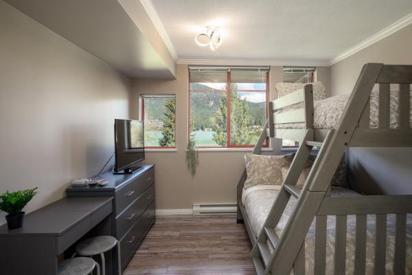 2br In Nicklaus North Clubhouse, Lake And Mountain Views, Gas Fireplace, Parking - Whistler