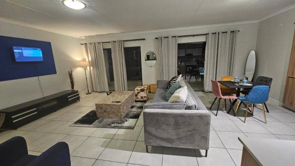 The Blyde Crystal Lagoon 2 Bedroom Penthouse 1336 - Pretoria
