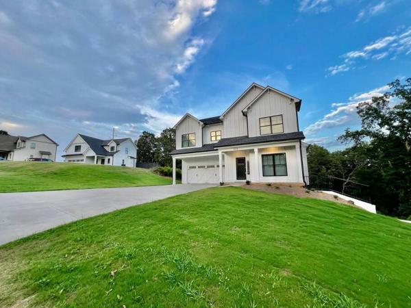 Glamorous House - Gainesville, GA