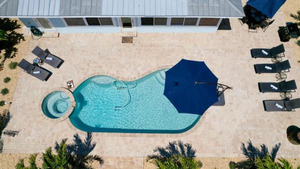 Happy Ours - Bradenton, FL