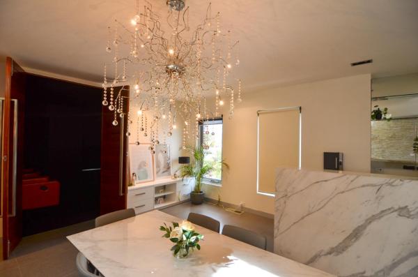 Luxury Stay In Premium Penhouse - Ivanhoe