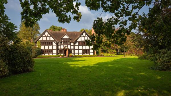 Tudor Manor And The Coach House - West Midland Safari Park