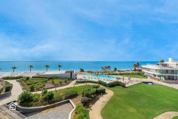 Edge Luxury Beachfront 3br, 3 Pools, Spa, Gym - Estepona
