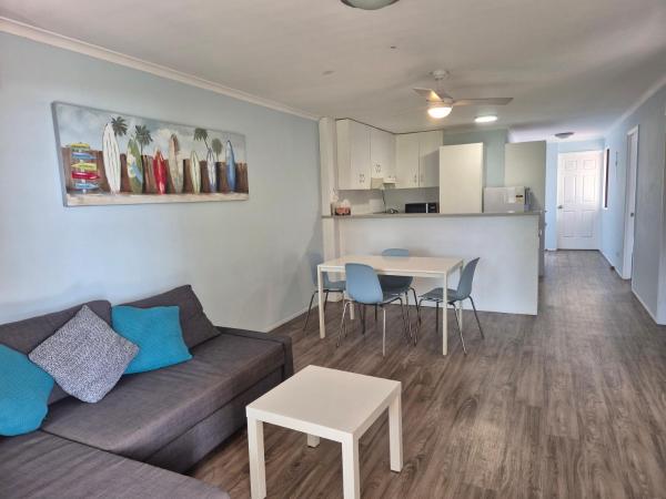 Cosy Beach Pad - Three Bedrooms - Noosa