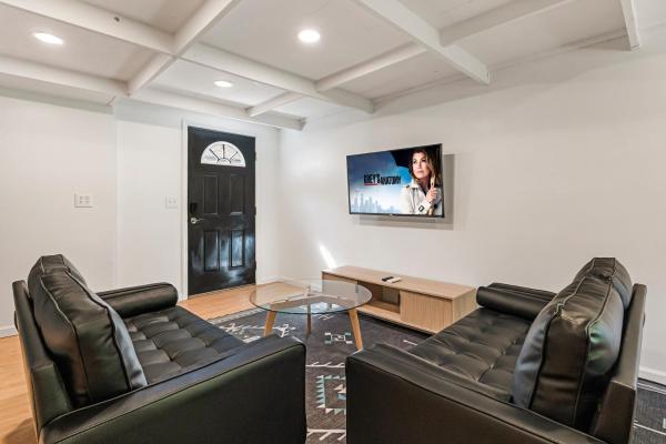 Guest House, Accessible To Downtown, & Fast Wifi! - California