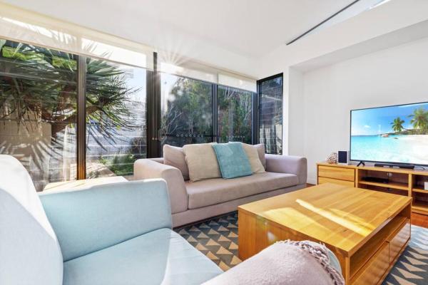 Fuller Holidays - Beachfront Tranquility, Beachfront Suffolk Park - Byron Bay