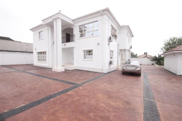 White House Service Apartment - Benin City