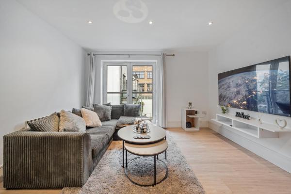 2 Bedroom Apartment In Kings Cross, London, N1 - London Euston station