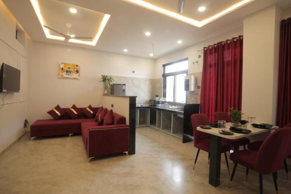 Earthen Bliss Luxury 2bhk Apt With Balcony - Udaipur