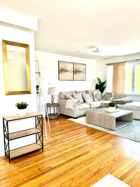 Stylish Evergreen Apartment By Newark Airport - Belleville, NJ