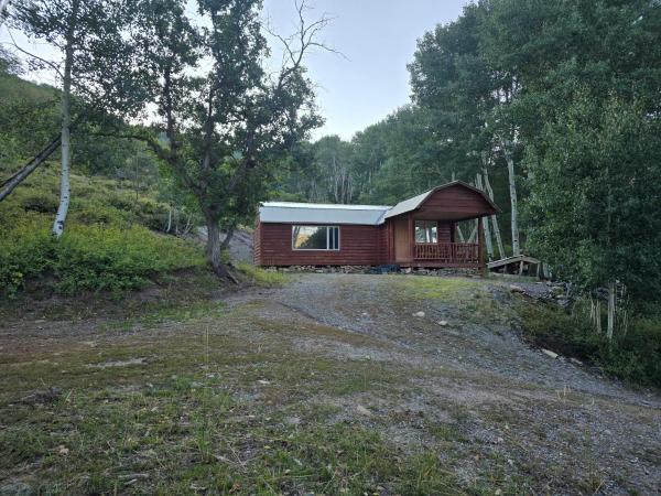Lake Log Cabin Getaway - Monticello, UT