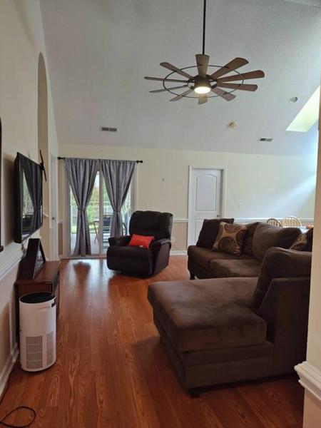 Work, Relax And Explore! 3 Bedroom House With Screened In Porch - New Bern, NC