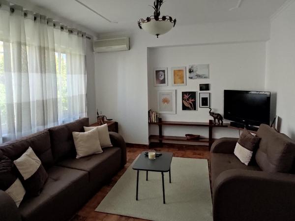 Tirana Center Rustic Retreat - Tirana