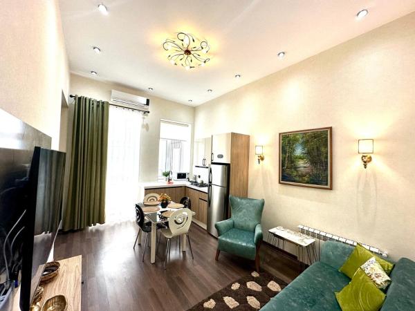Stylish Urban Apt At The Center - Baku