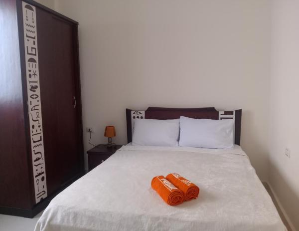 Giza Home Pyramids - Gizeh