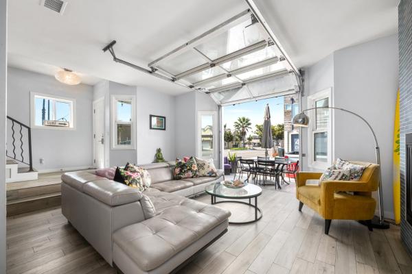 Stunning Casa Surf House In Newport With Parking Stunning Casa Surf House In Newport - Newport Beach, CA