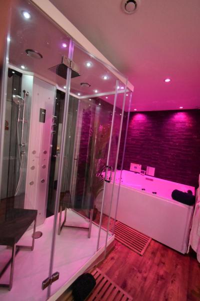 Spa Privatif Love Room, Le Hammam Et Bulles, Chez Nuits Chartraines - Chartres