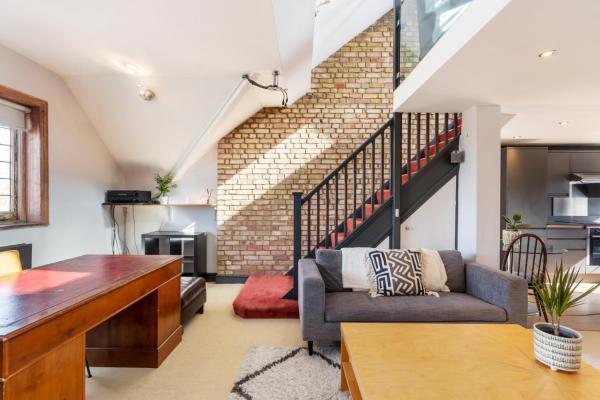 Designer 1 Bed Loft Apartment, Sw16 - Central London