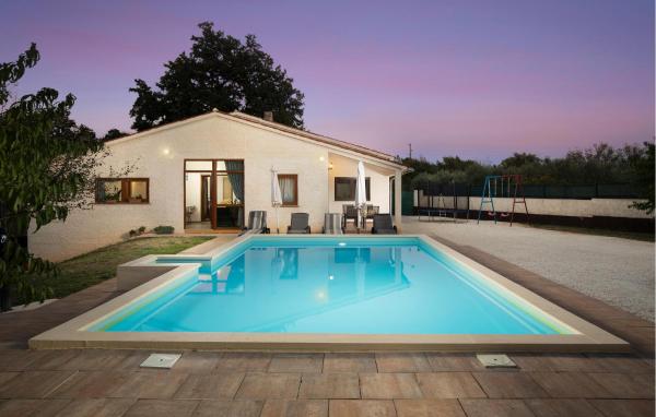 Three-bedroom Holiday Home In Divsici - Krnica