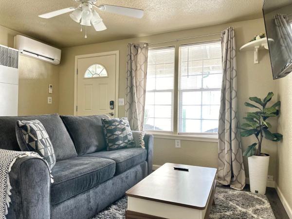 Near Downtown- Kitchen-washerdryer-parking - Medford, OR