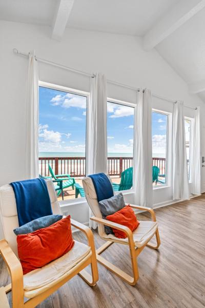 Oceanfront 2br Cottage W Sunsets Views Comfy And Pet And Family Friendly - Freeport, TX