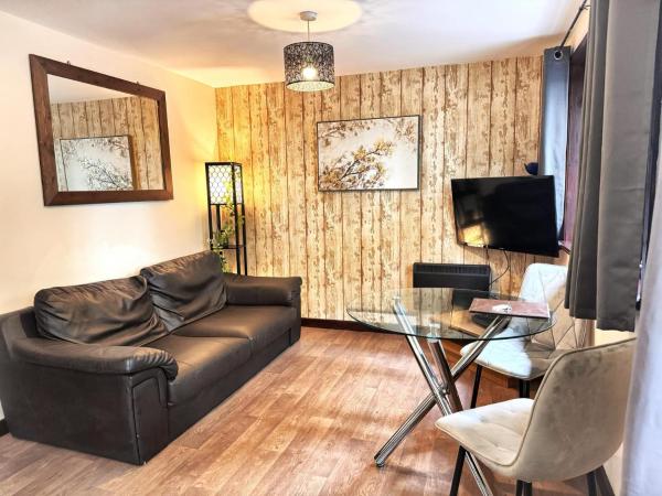 Wren 8-hot Tub-woodland Lodges-st Clears-carmarthen-tenby - Wales