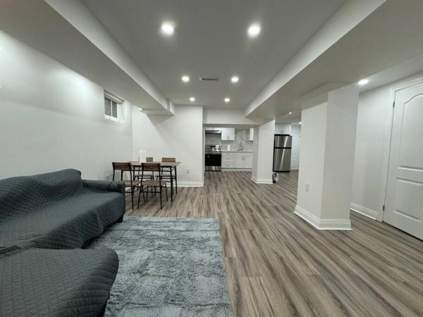 Spacious 2 Bedroom, 2 Bath Suite - Toronto