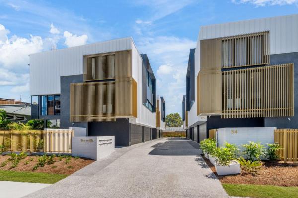 The Smith Luxurious Brand New 3 Bedroom Townhouse By The Beach - Mooloolaba