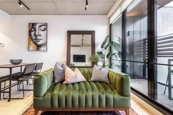 Industrialstyle Pad In Cool Grungy Neighborhood - Melbourne