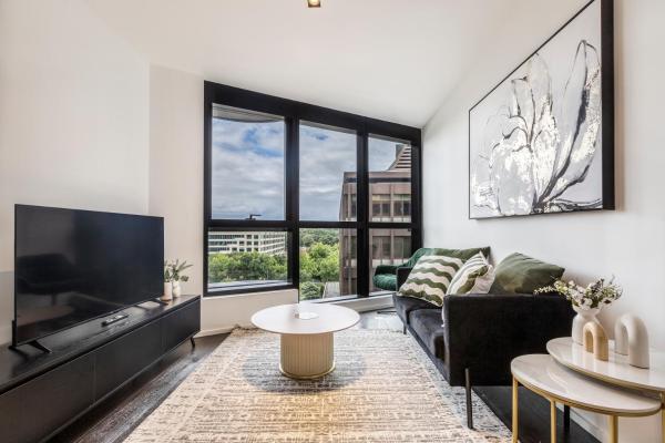 Luxe, Stylish & As-new Apt W Pool, Gym =& Car Park - Rod Laver Arena
