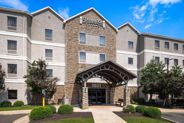 1 Bedroom | Free Breakfast 24-hour Business Center - Rogers, AR