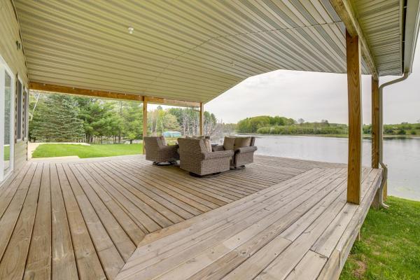 Waterfront Evart Getaway With Fire Pit On 82 Acres! - Evart, MI