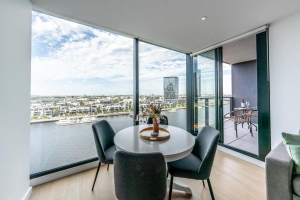 Melbourne Corporate Stays - Docklands Waterfront - Melbourne