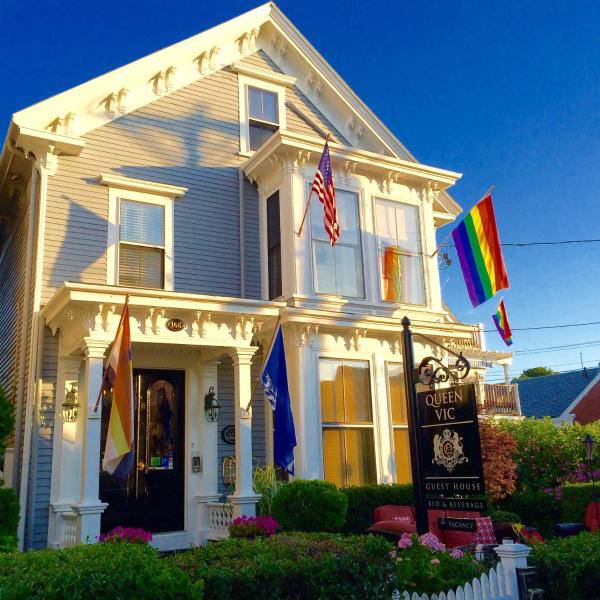 Queen Vic Guest House - Provincetown, MA