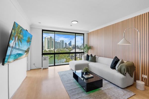 The Hideaway - Riverside Central Surfers 2br Apartment With Parking And Pool - Gold Coast